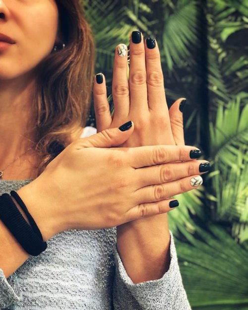 DAISY NAILS ΜΑΝΙΚΙΟΥΡ ΠΕΝΤΙΚΙΟΥΡ ΤΕΧΝΗΤΑ ΝΥΧΙΑ ΧΟΛΑΡΓΟΣ